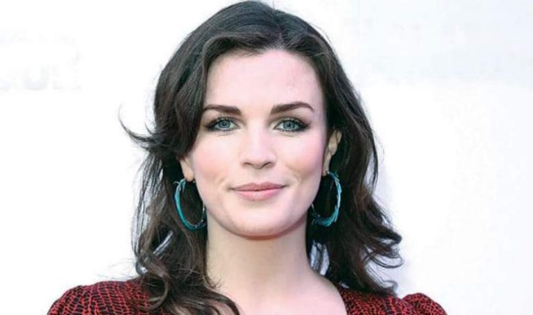 Aisling Bea Height, Weight, Measurements, Bra Size, Shoe Size