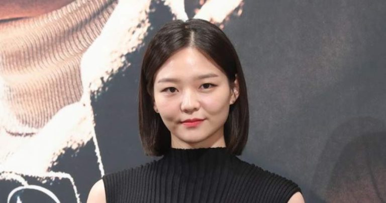 Esom Height, Weight, Measurements, Bra Size, Shoe Size