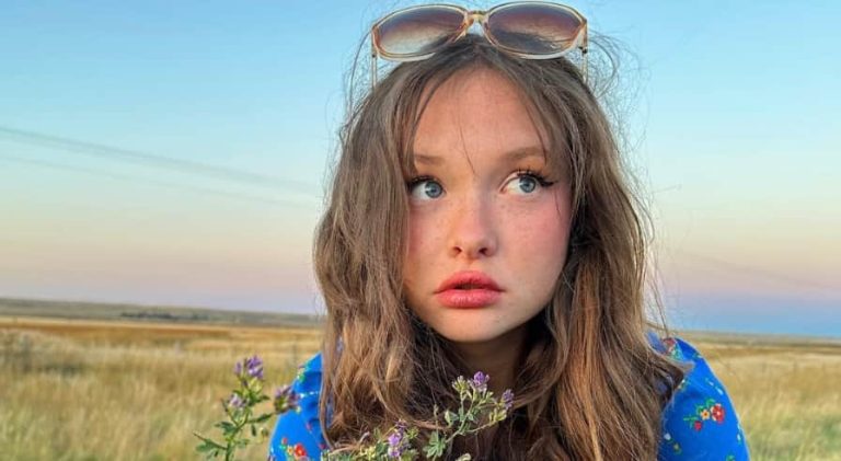 Zoe Colletti Height, Weight, Measurements, Bra Size, Shoe Size