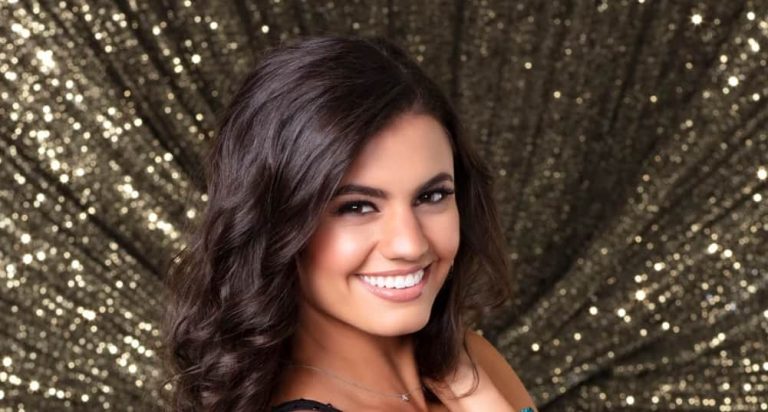 Hayley Erbert Height, Weight, Measurements, Bra Size, Shoe Size