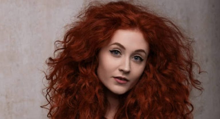 Janet Devlin Height, Weight, Measurements, Bra Size, Shoe Size