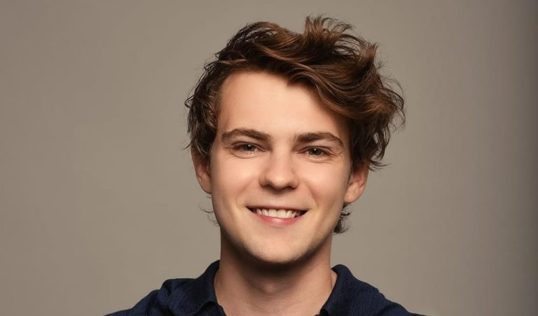 Robbie Kay Height, Weight, Measurements, Shoe Size