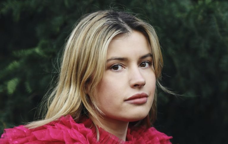 Aimée Kelly Height, Weight, Measurements, Bra Size, Shoe Size